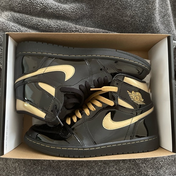 Shoes | Air Jordan 1 Retro High Og Black Metallic Gold | Poshmark